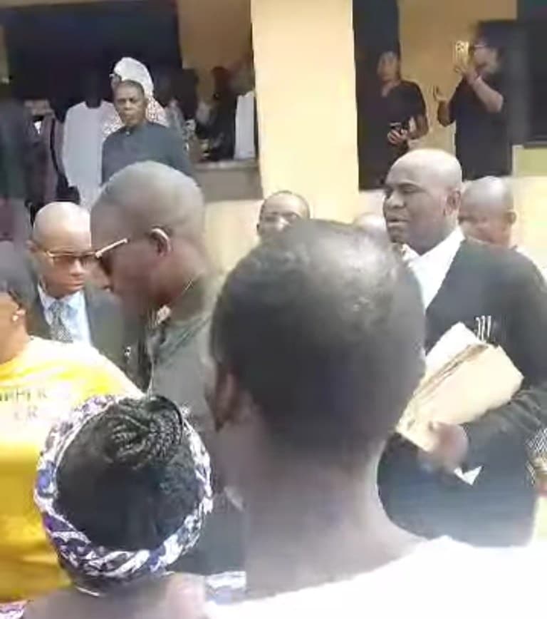 Imo: Lawless Police Officers Arrested - Angry Nigerians Stop Illegal ...